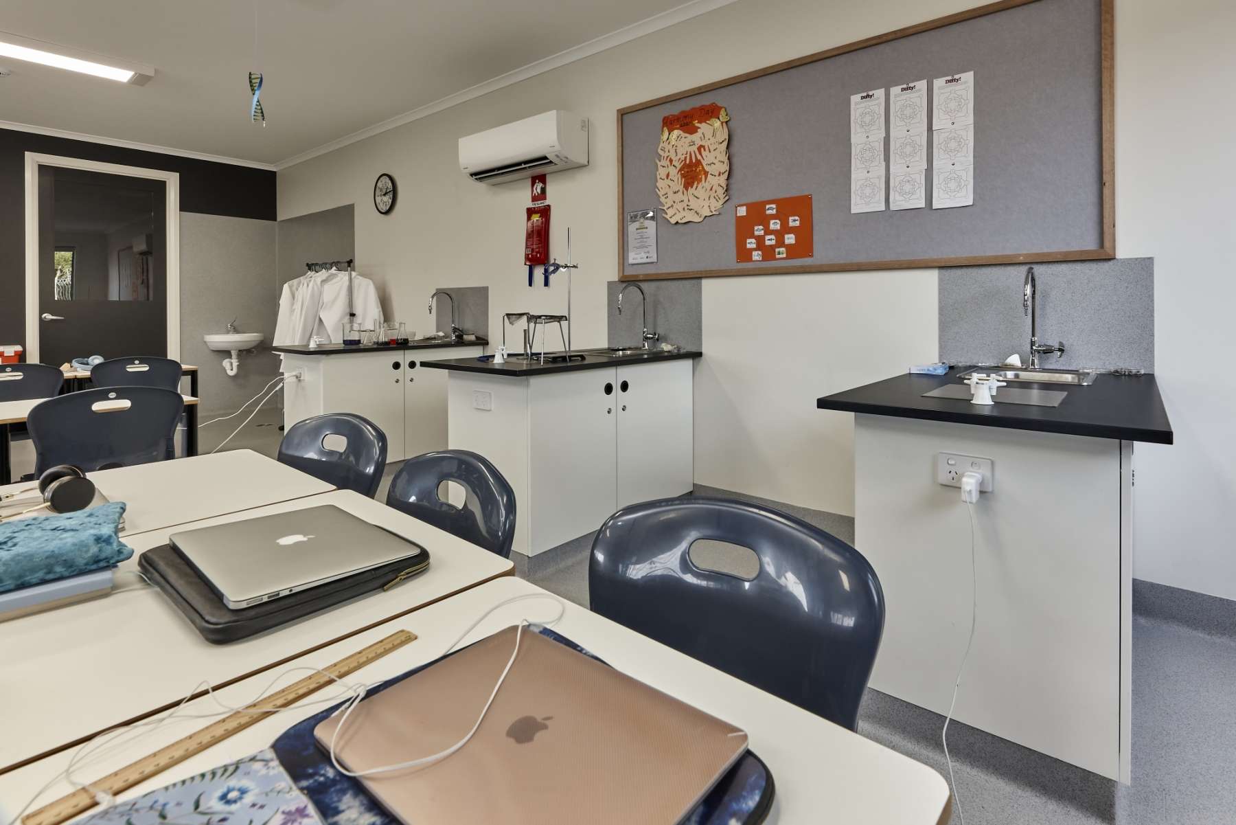Science Room & Library - Geilston Bay, Hobart